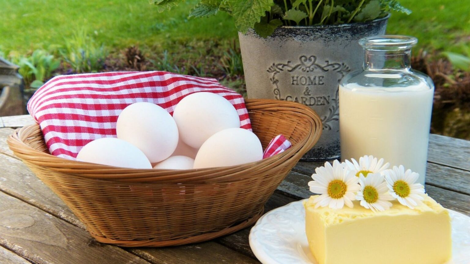 The Role of Vitamins and Minerals in Maintaining Health